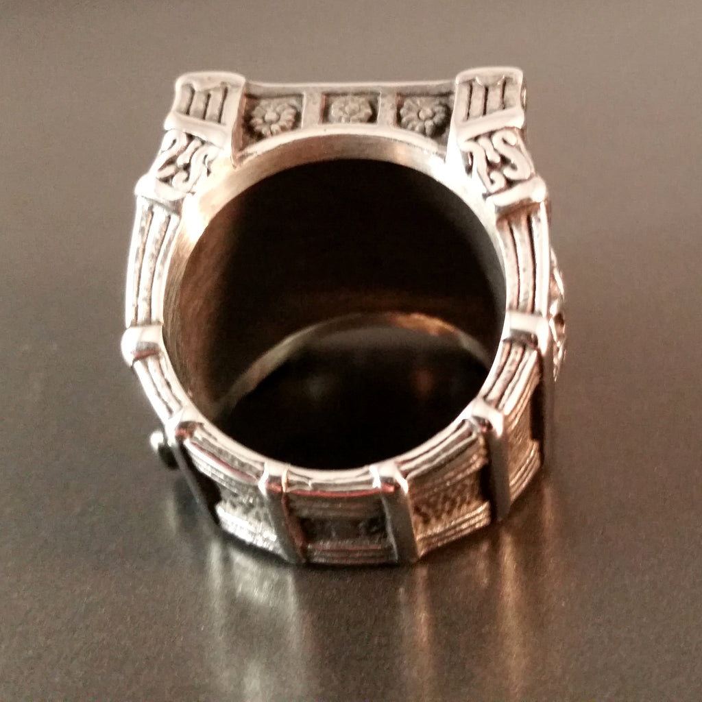 Mens Skull Ring Silver Tomb Style – Fenris