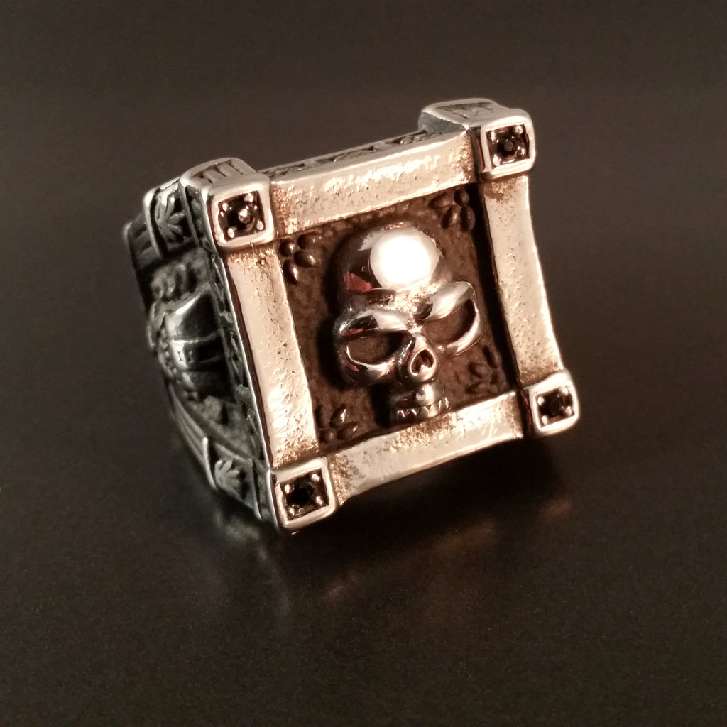 Mens Skull Ring Silver Tomb Style – Fenris